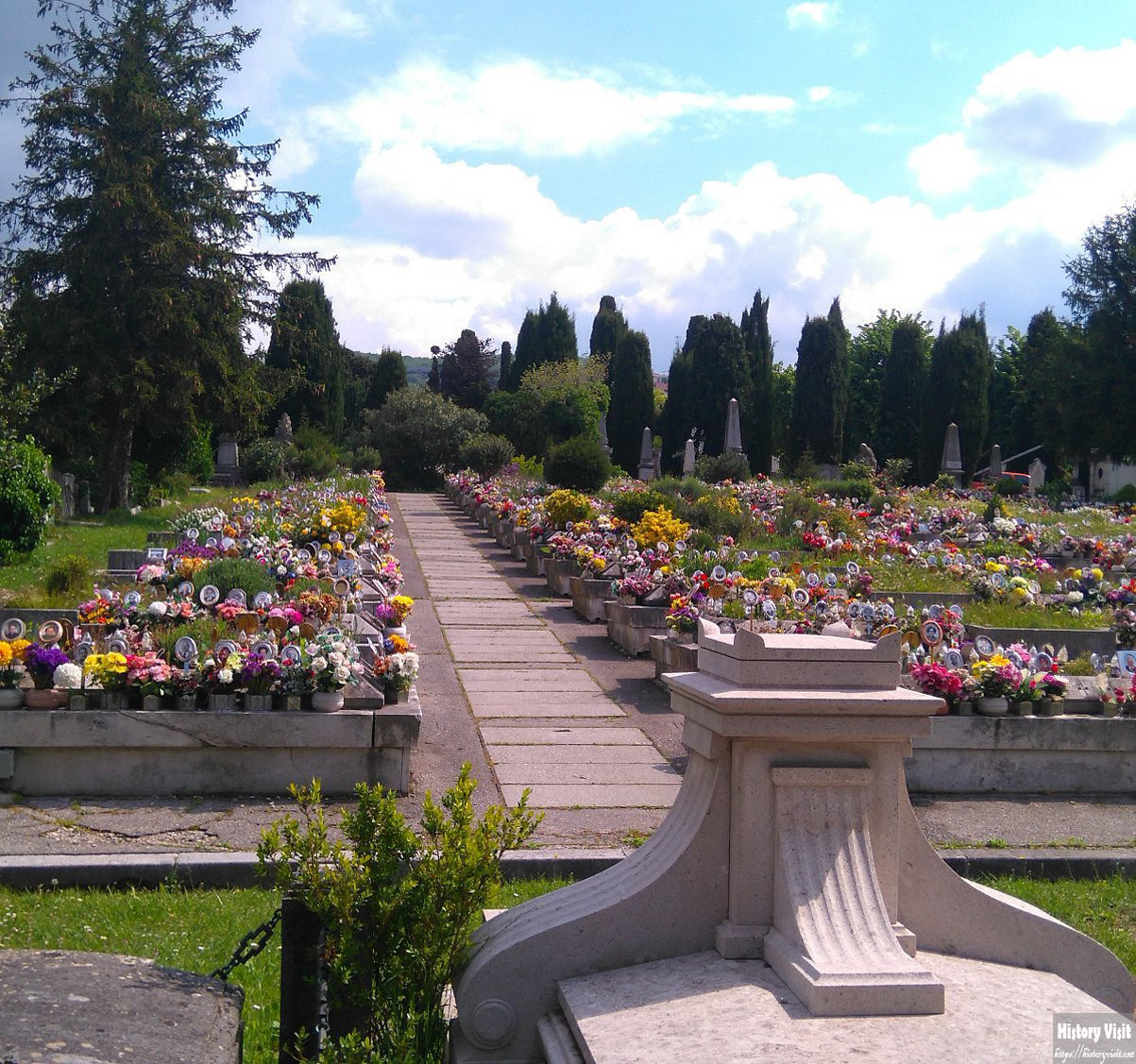 Sant'Anna Cemetery: A Testament to History and Culture - History Visit