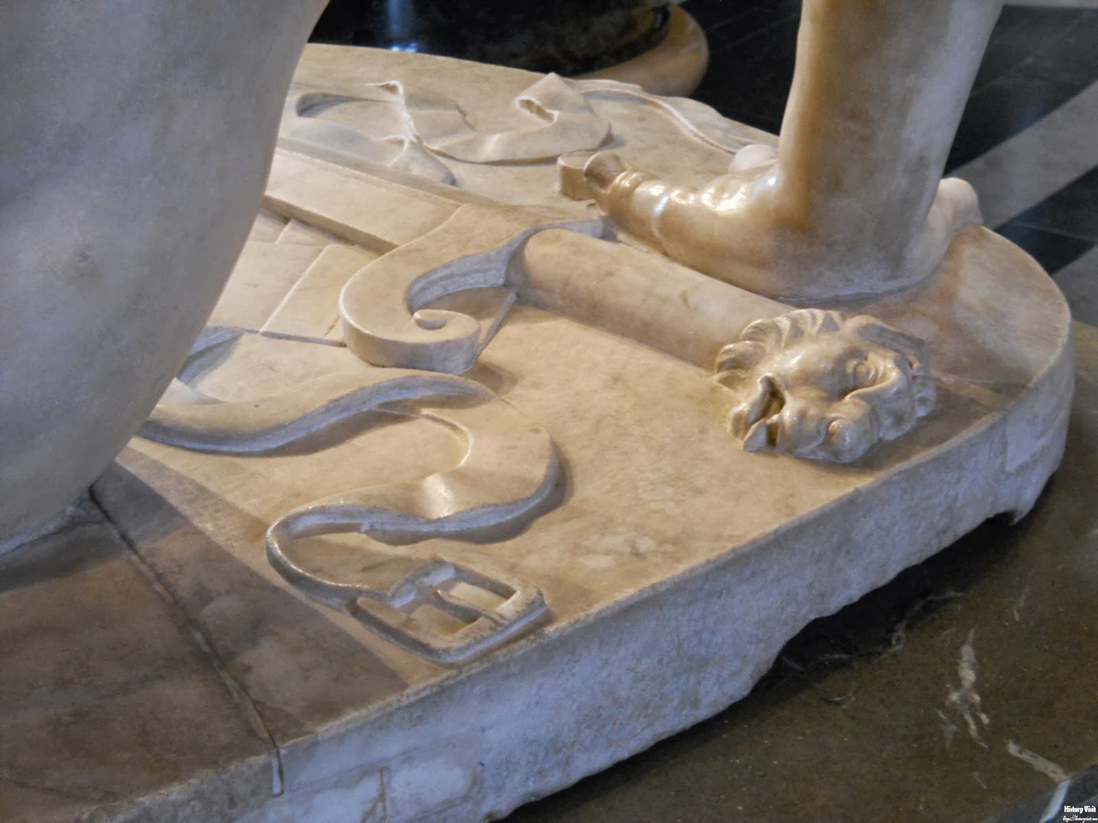 Roman Statue: The Dying Gaul's Timeless Impact - History Visit