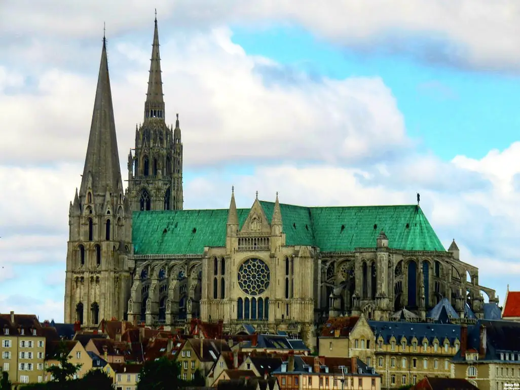 The Splendor of Chartres Cathedral: A Masterpiece of Gothic ...